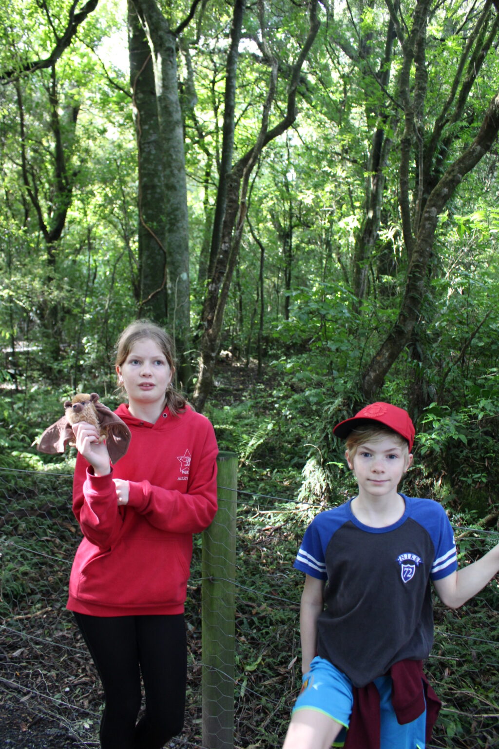 Polly Pekapeka visits Alex and Eddie – Kiwi Conservation Club