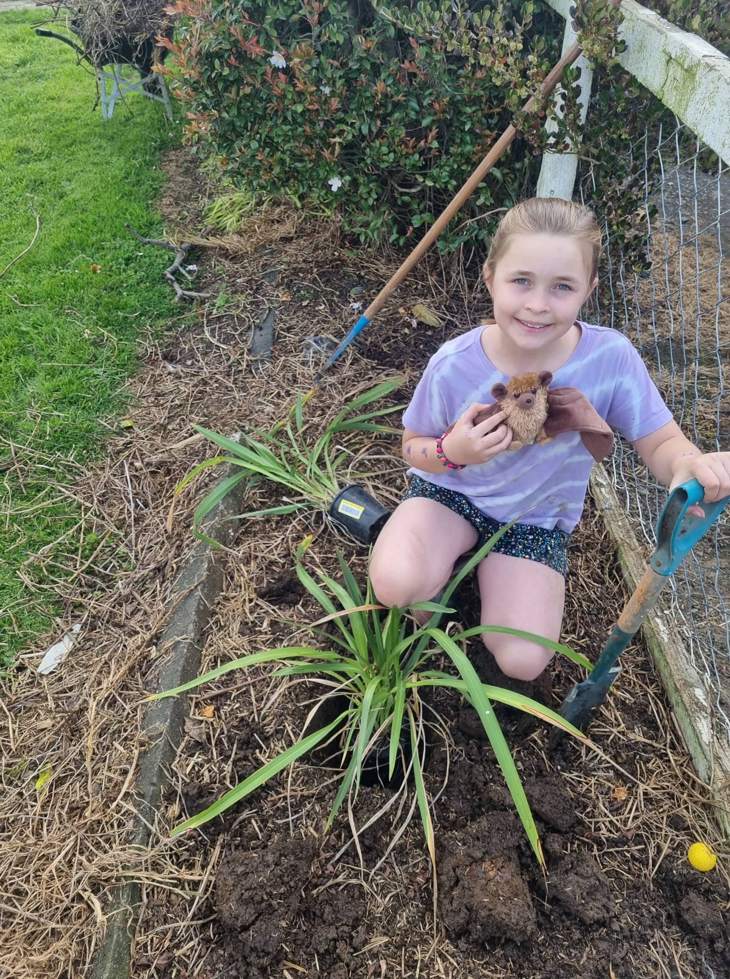 Polly Pekapeka visits Hailey – Kiwi Conservation Club