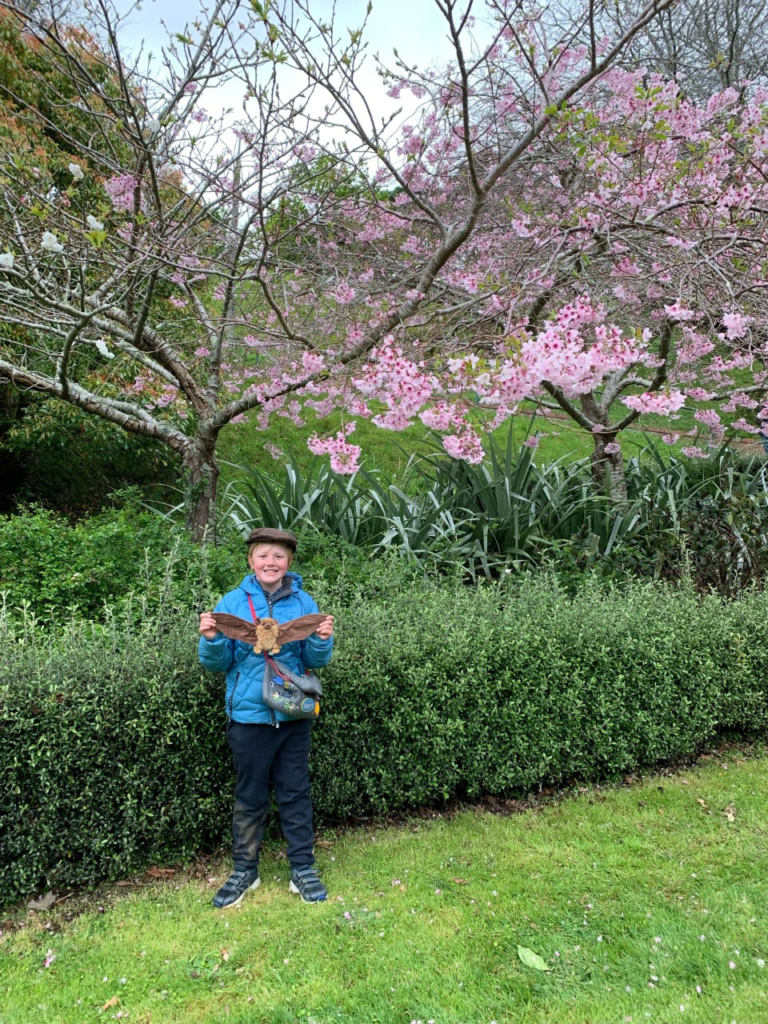 Polly Pekapeka visits Theo – Kiwi Conservation Club
