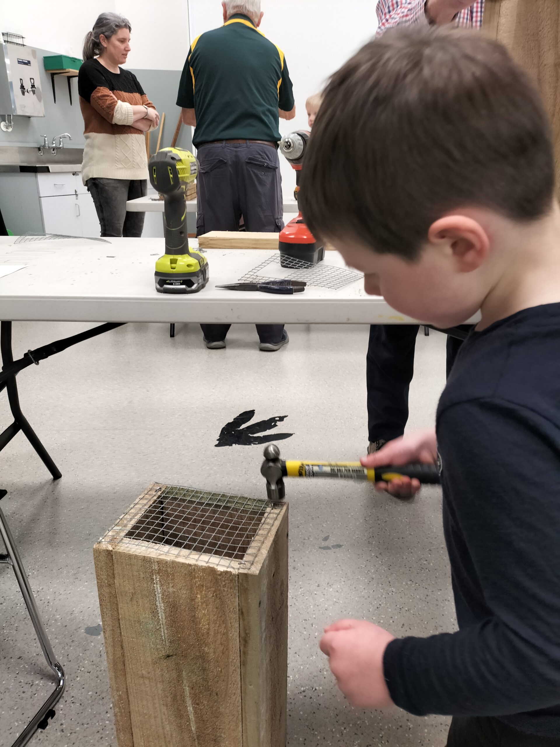 Building rat trap boxes – Kiwi Conservation Club