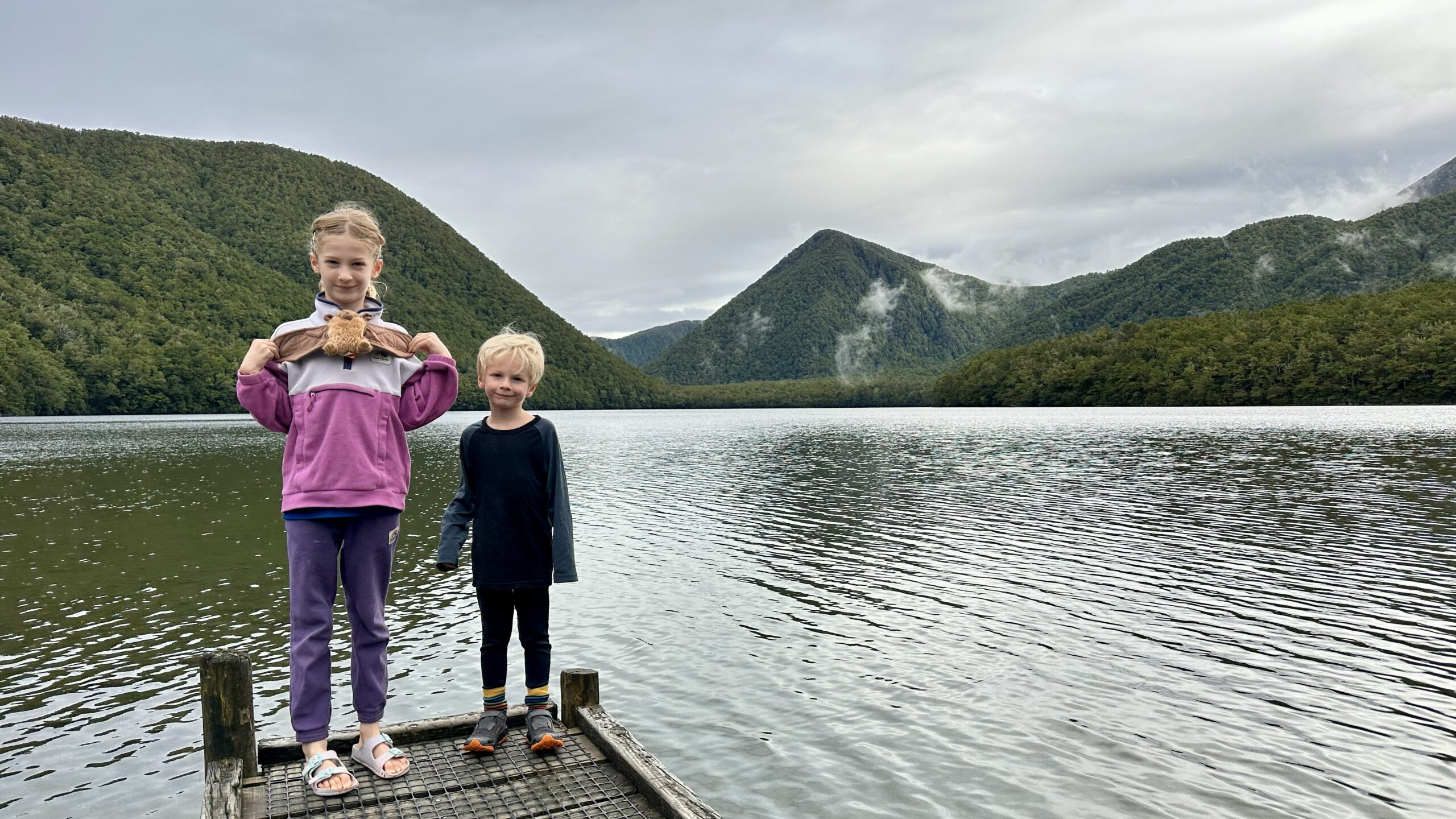 Polly visits Elsie and Harrison in Ōtautahi for Christmas 2025 – Kiwi ...